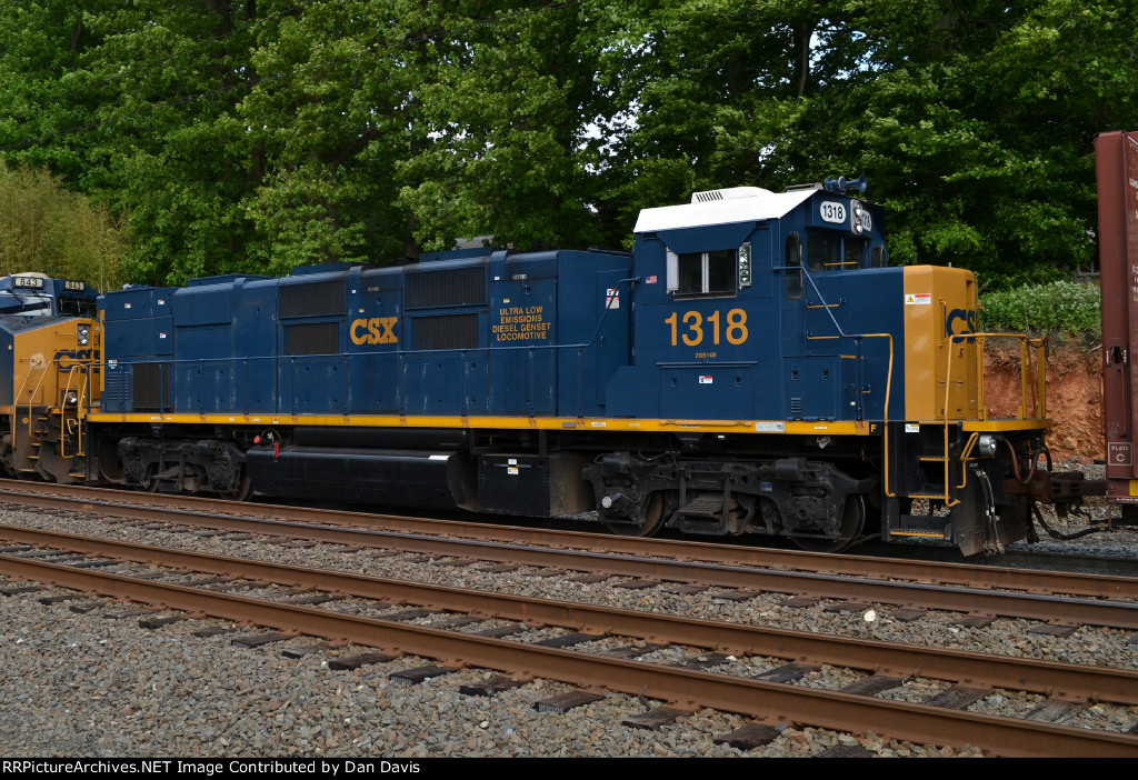 CSX 2GS14B 1318 trails on Q418-25